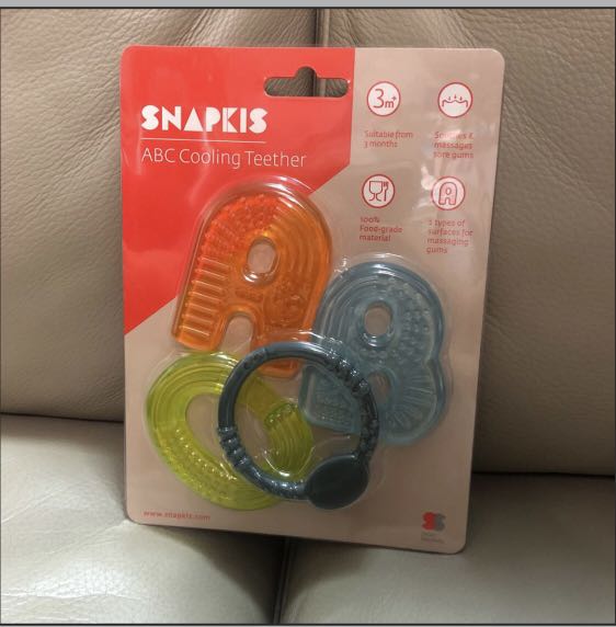 全新Snapkis ABC Cooling Teether 牙膠, 其他, 其他 - Carousell