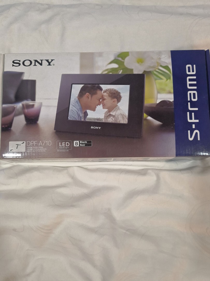 Sony Digital Photo Frame DPF-A710, Furniture & Home Living, Home Decor ...