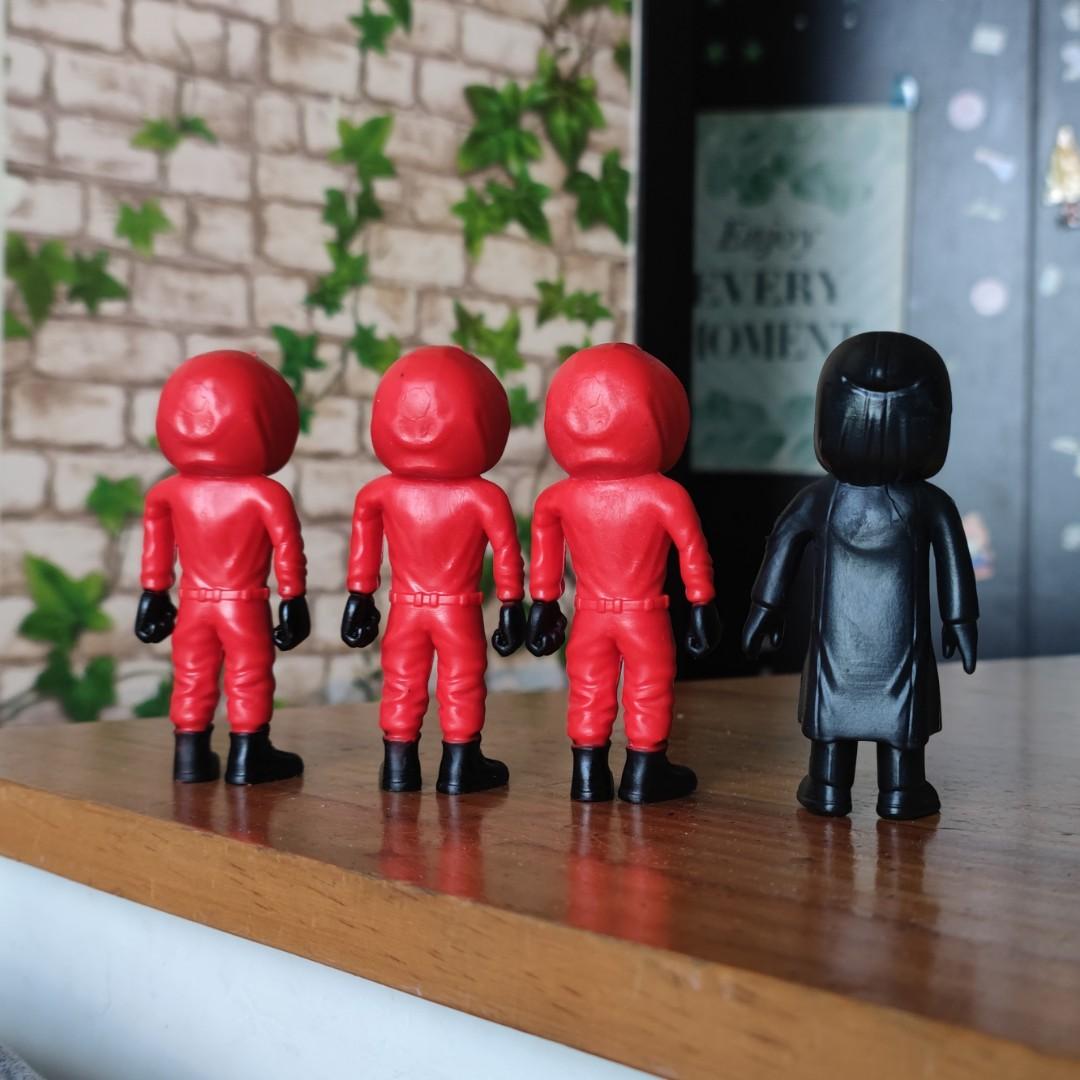 Squid game figures (Php200 whole set, Php60 each), Hobbies & Toys, Toys ...