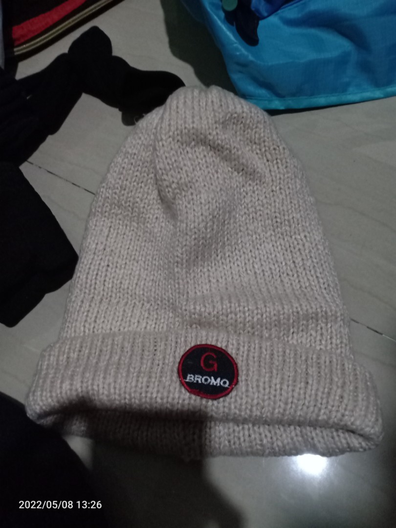 Topi Kupluk, Fesyen Pria, Aksesoris, Topi di Carousell
