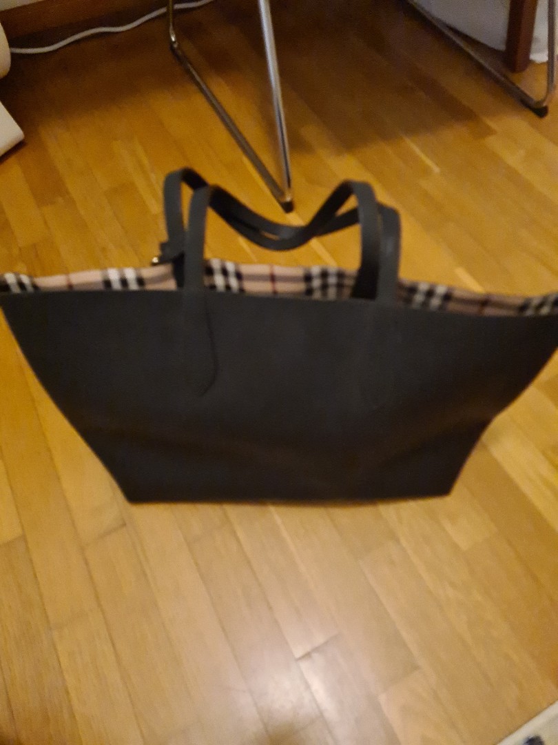 [RESERVED] Burberry Shoulder Bag, Women's Fashion, Bags & Wallets ...
