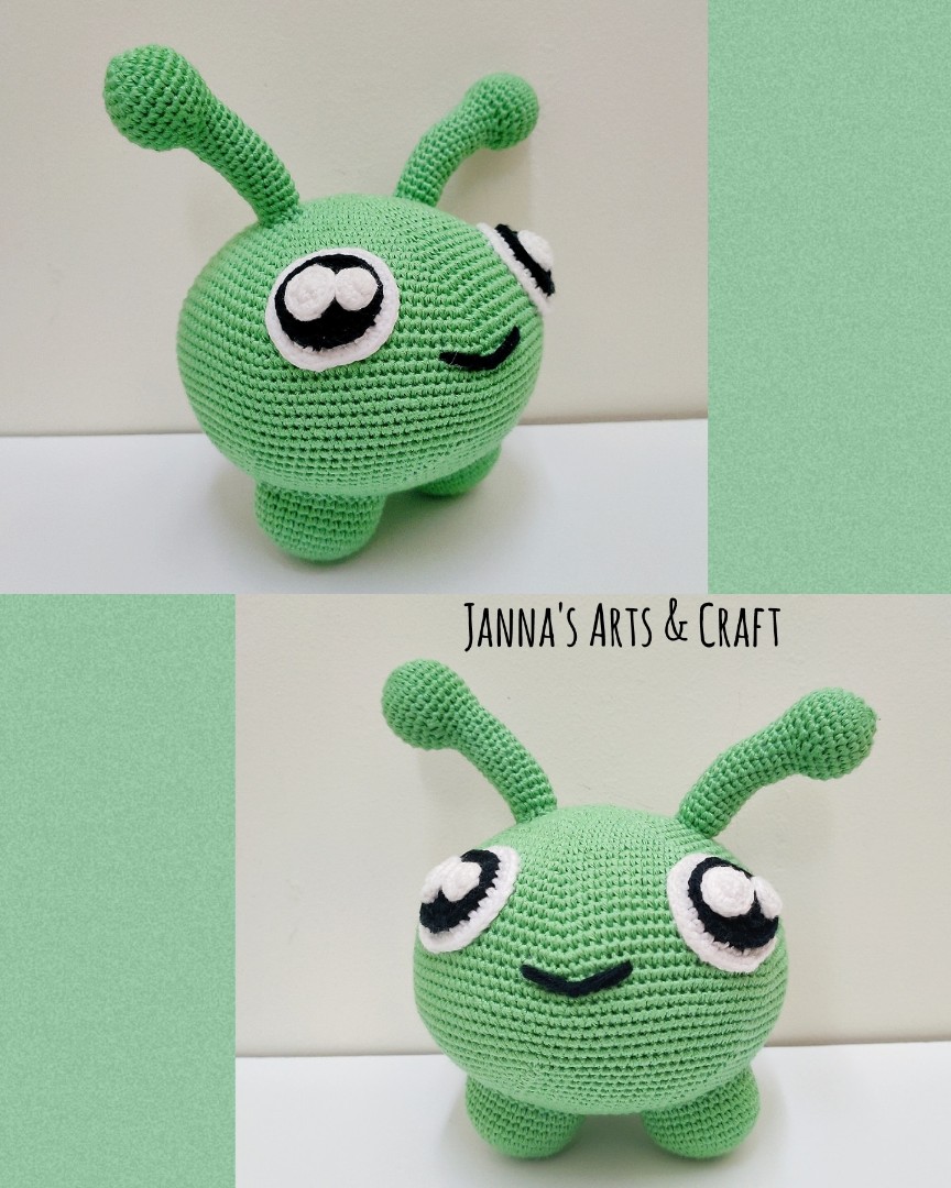 Crochet Alien MoonCake Amigurumi, Hobbies & Toys, Stationery & Craft ...