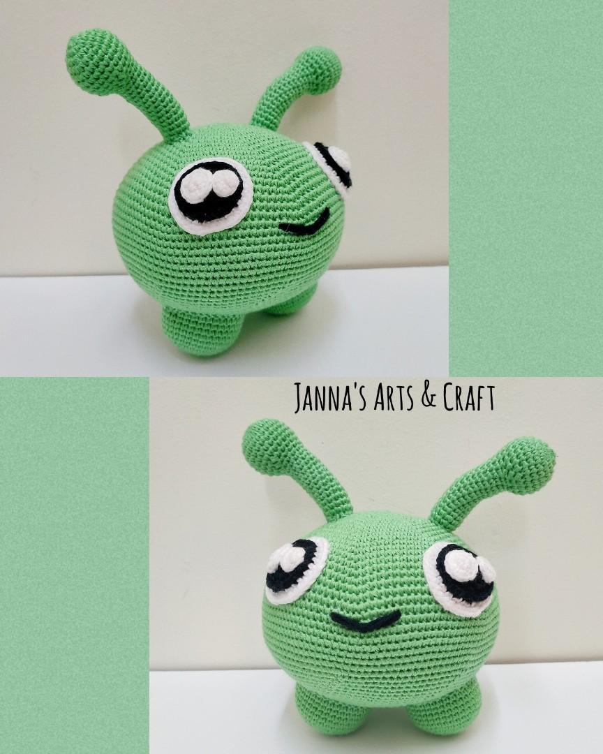 Crochet Alien MoonCake Amigurumi, Hobbies & Toys, Stationery & Craft ...