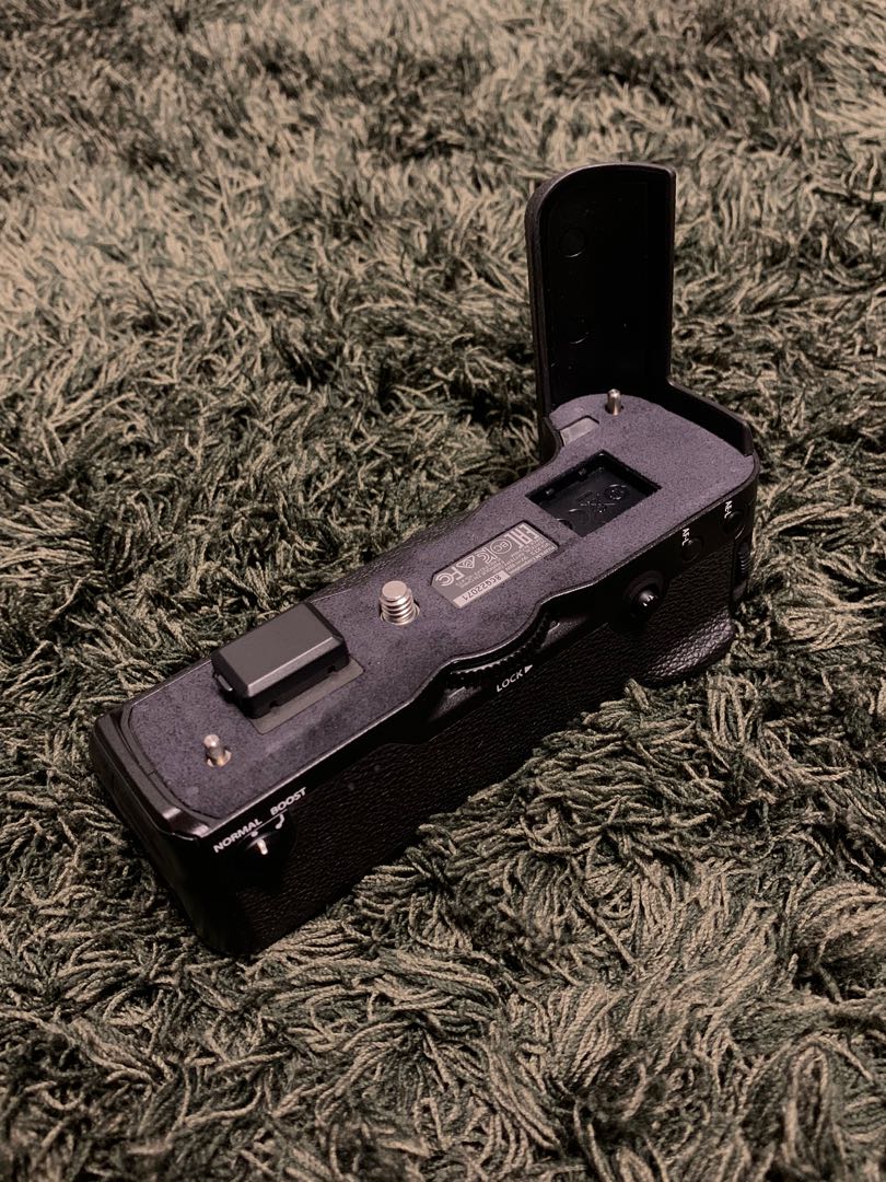Fujifilm X-T3 Vertical Battery Grip VG-XT3, Photography, Cameras on Carousell