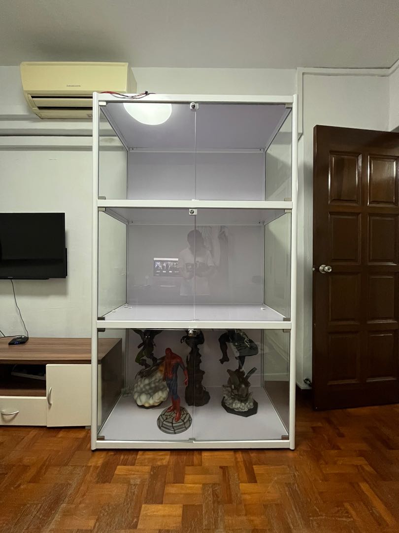 SGTOYDISPLAY Dreadnought custom white glass display cabinet with LED ...