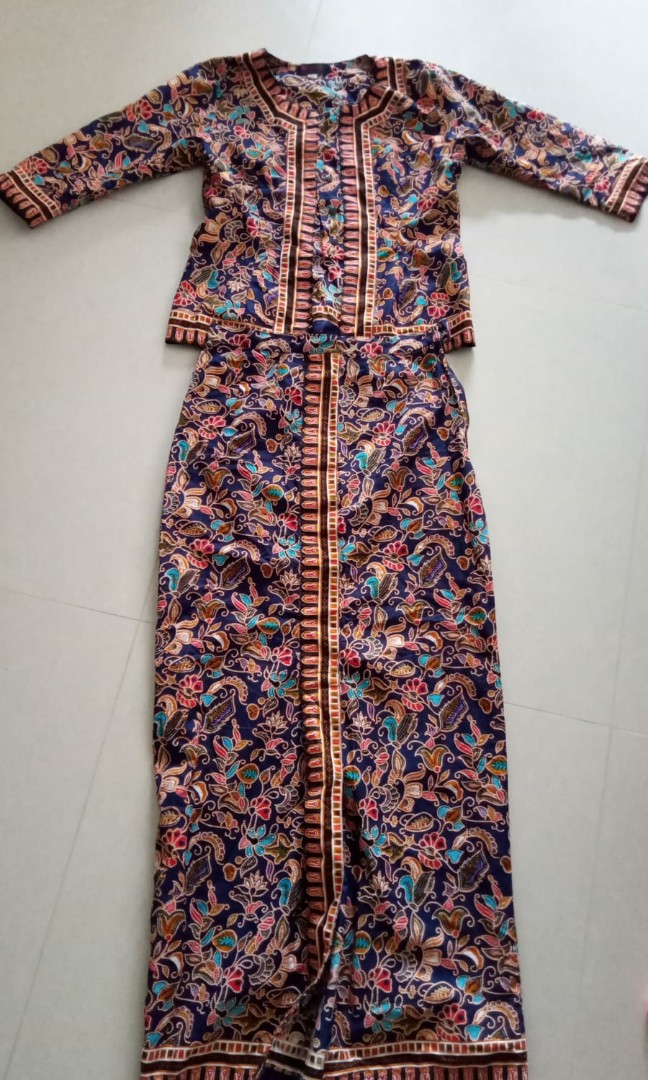 SIA BATIK KABAYA, Women's Fashion, Dresses & Sets, Traditional & Ethnic ...