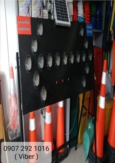 Solar light arrow board 22, Commercial & Industrial, Construction ...