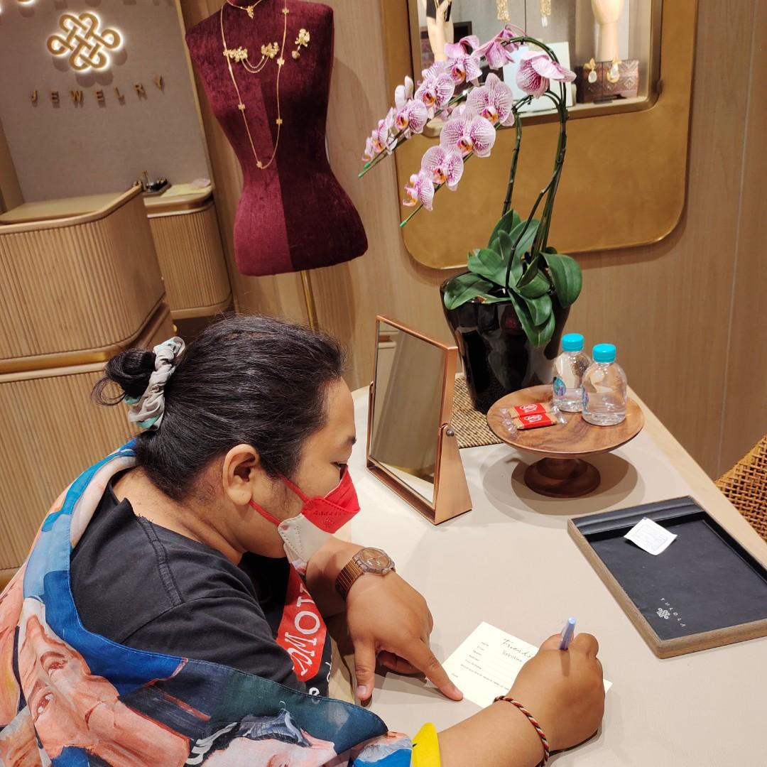 Tulola Design, Barang Mewah, Aksesoris di Carousell