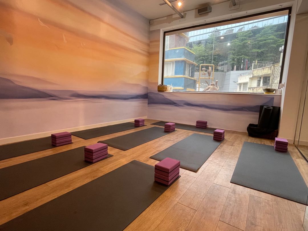 銅鑼灣租場 瑜伽 空中瑜伽 yoga rental, 運動產品, 其他運動配件 - Carousell