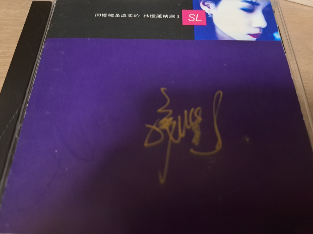 林憶蓮 Sandy Lam CD 回憶總是溫柔的 最早期精選一 珍貴親筆簽名 派台商品, 興趣及遊戲, 音樂、樂器 & 配件, 音樂與媒體 ...