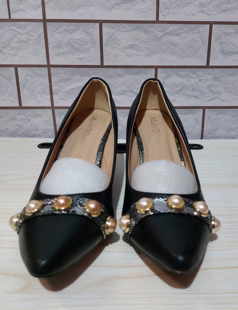 Close Shoes with heels, Women's Fashion, Footwear, Heels on Carousell