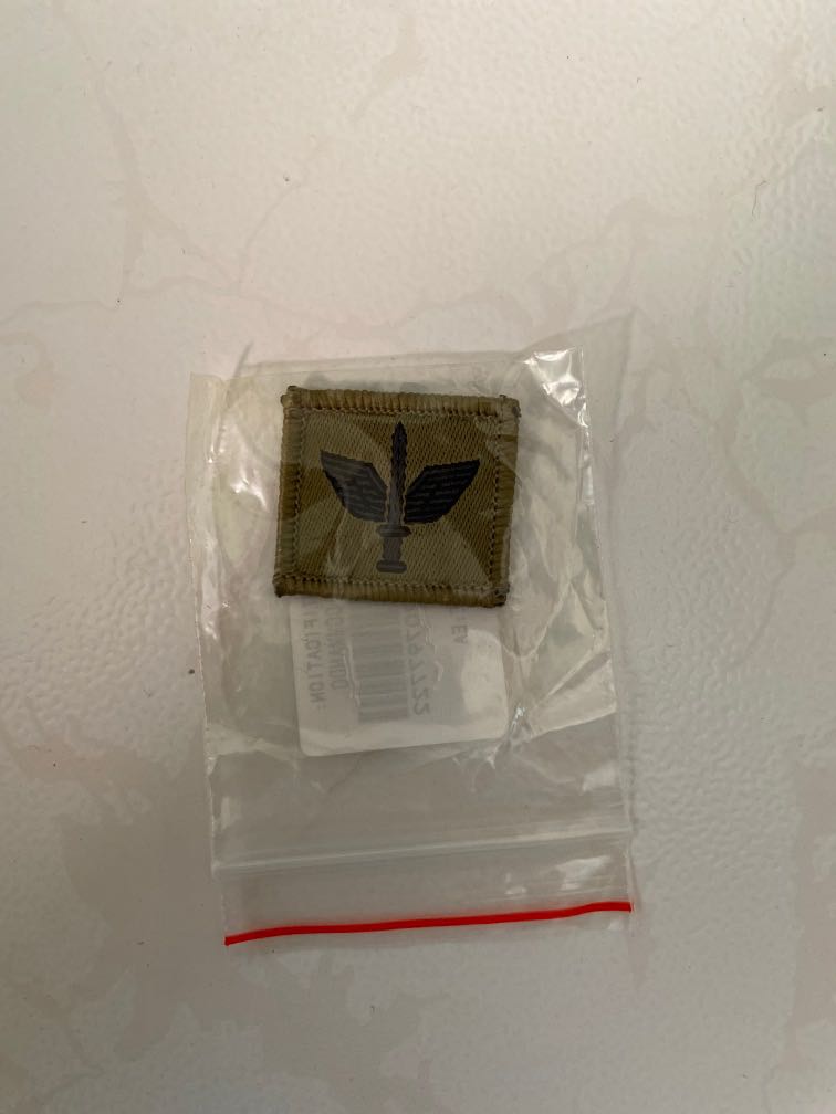 Commando No 4 Collar patch + Formation patch, Everything Else on Carousell