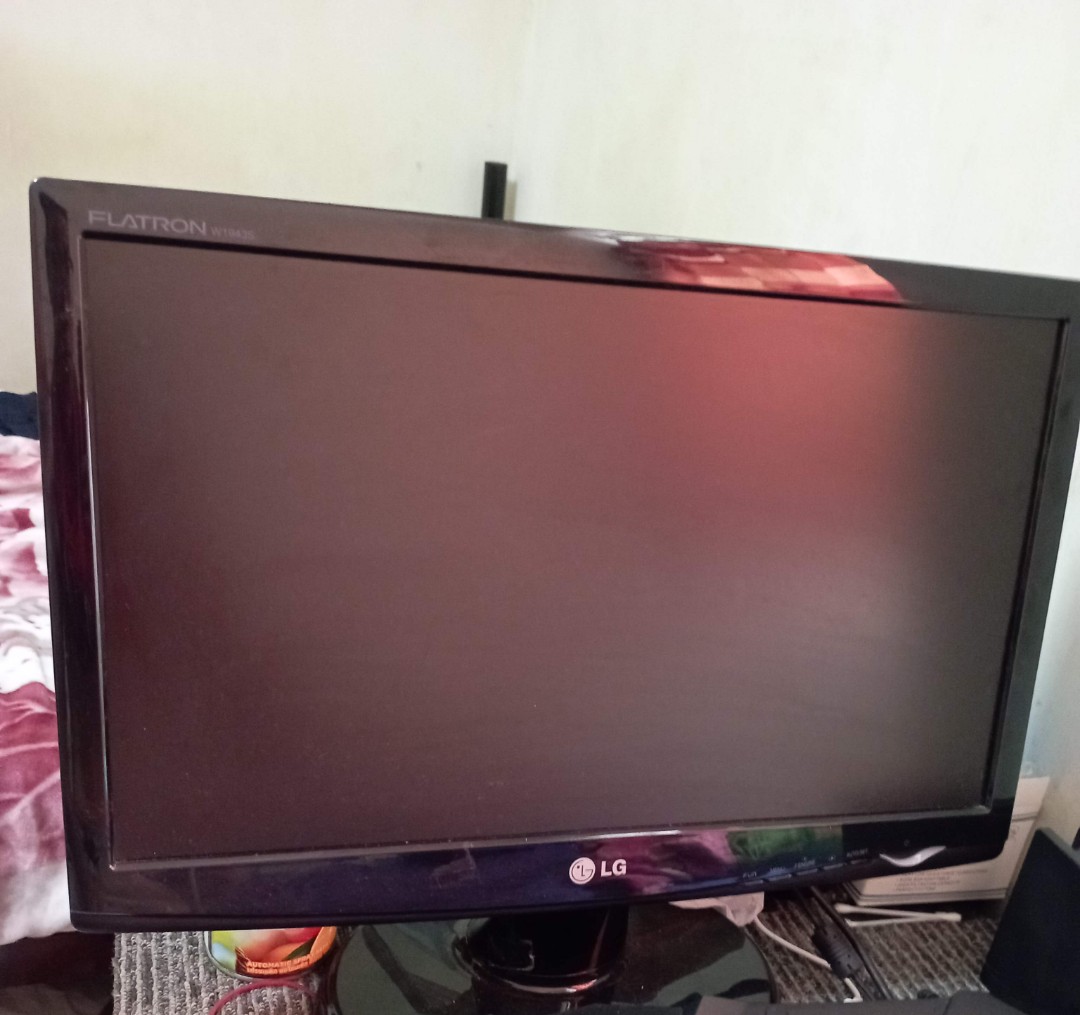 LG 19 Inch Monitor W1943S Give Away, TV & Home Appliances, TV ...