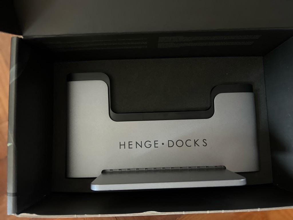 Henge Docks Vertical Docking Station for The 13 inch MacBook Pro with ...