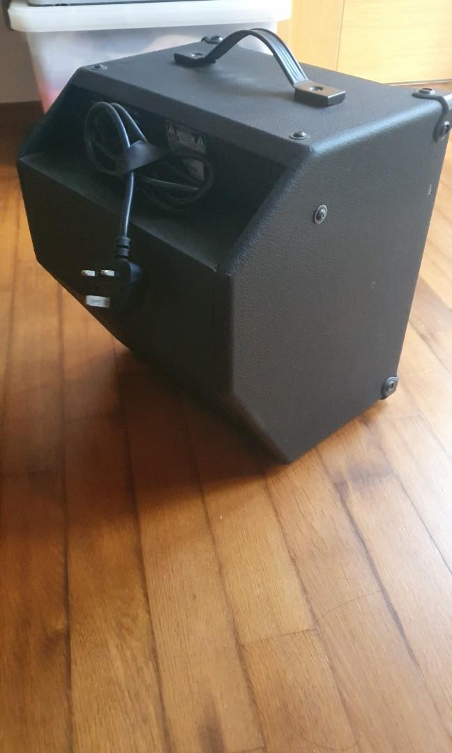 Ibanez 15W Bass Amp - Soundwave 15, Hobbies & Toys, Music & Media ...