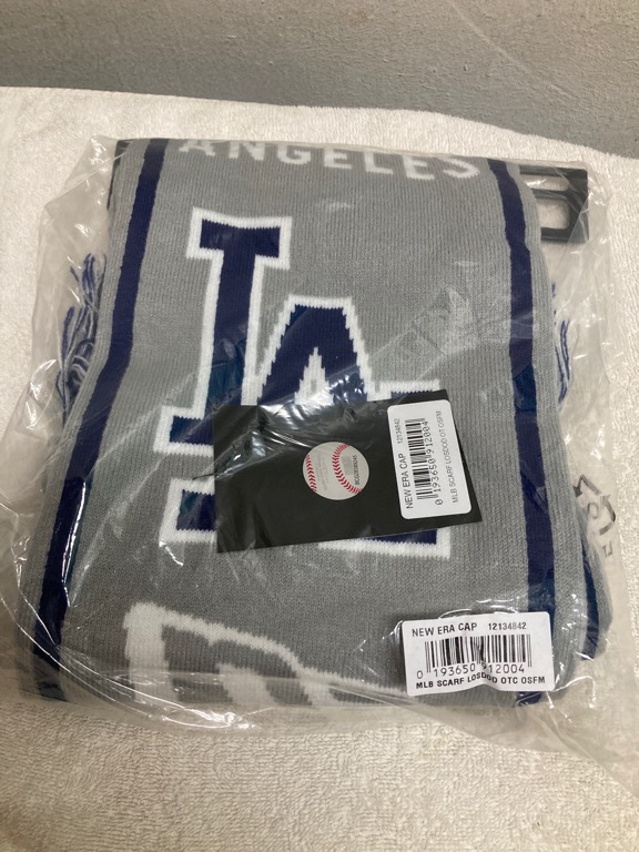 New Era LA Dodgers Scarf in steel, Men's Fashion, Watches & Accessories ...