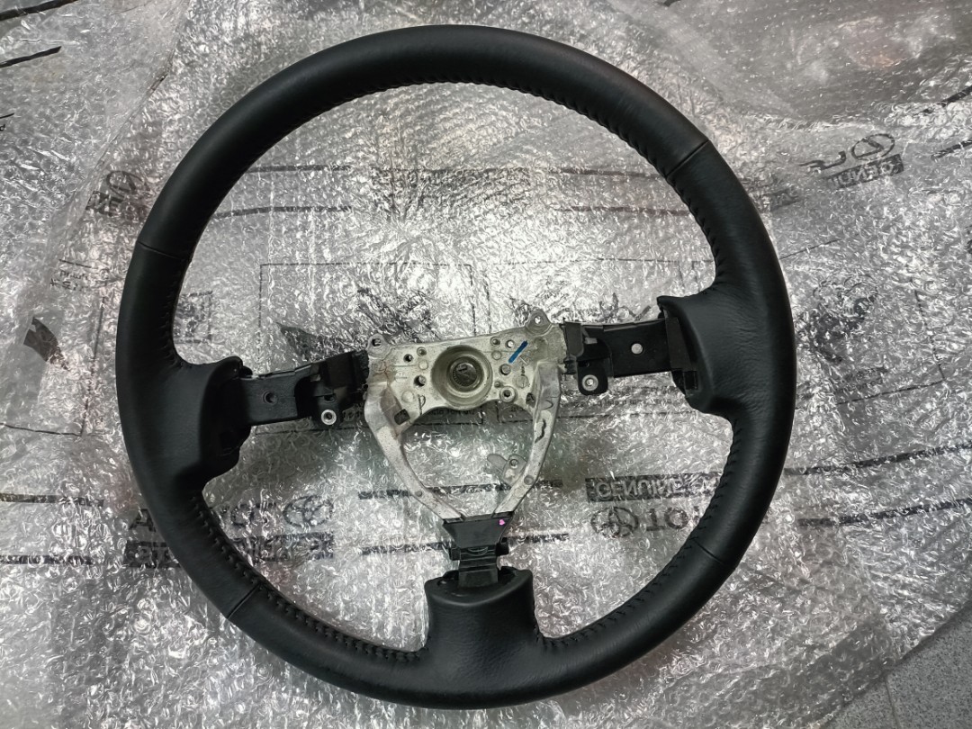 Toyota Harrier ACU30 Steering leather, Auto Accessories on Carousell