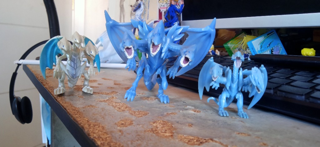 Ultimate Blue Eyes White Dragon Mini Figure Set, Hobbies & Toys, Toys ...