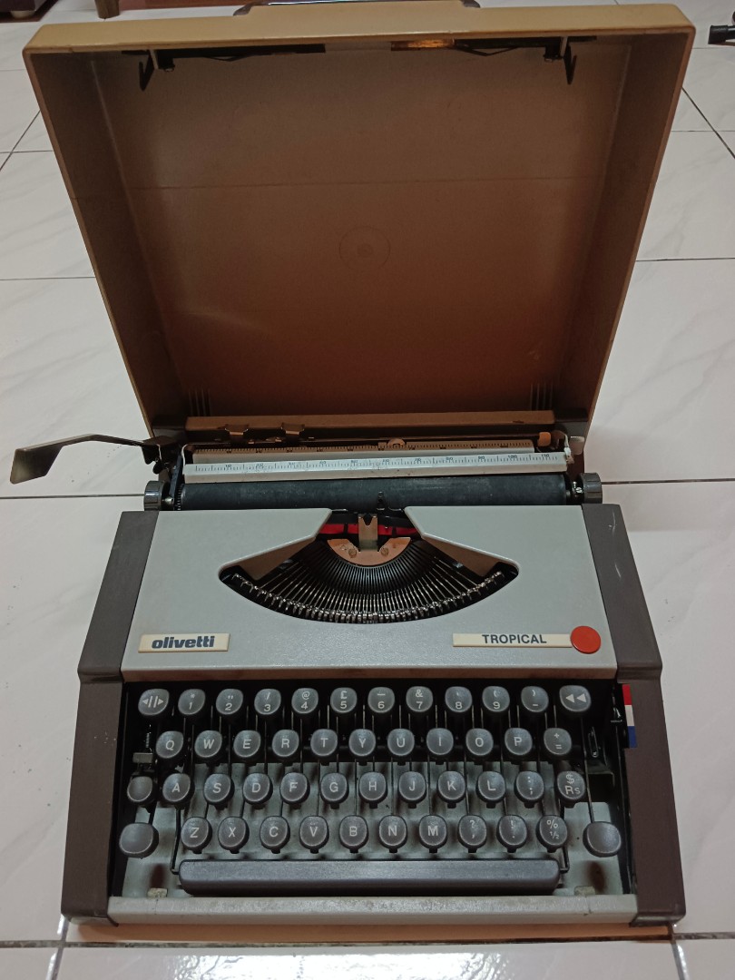 Vintage Typewriter Olivetti tropical, Computers & Tech, Parts ...