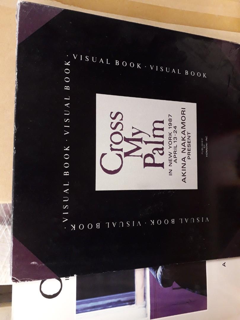 中森明菜 1987 Cross My Palm 日本原裝寫真集 Akina Nakamori Present, 興趣及遊戲, 收藏品及紀念品, 日本明星 - Carousell