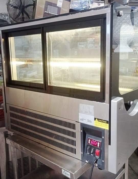 Chee Puck Cake Display Showcase Chiller, TV & Home Appliances, Kitchen ...