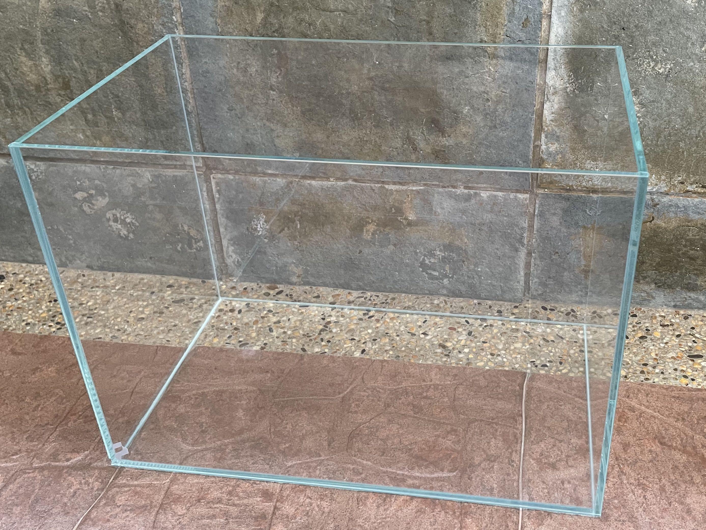 GLASS FISH TANK 19L, Pet Supplies, Homes & Other Pet Accessories on ...