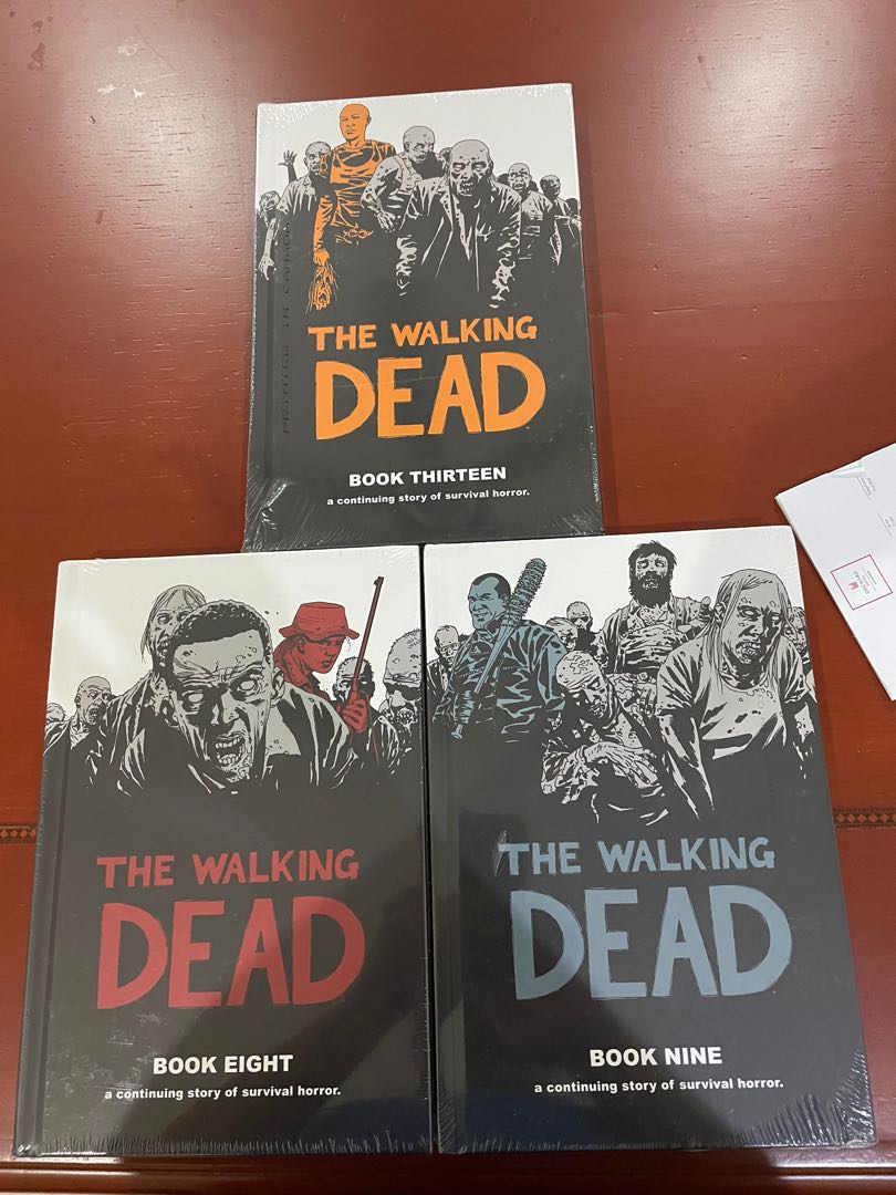 Walking dead graphic novel, Hobbies & Toys, Books & Magazines, Comics ...