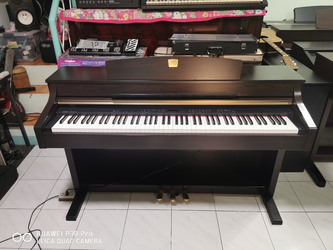 YAMAHA CLAVINOVA CLP330 DIGITAL ELECTRIC PIANO, Hobbies & Toys, Music & Media, Musical ...