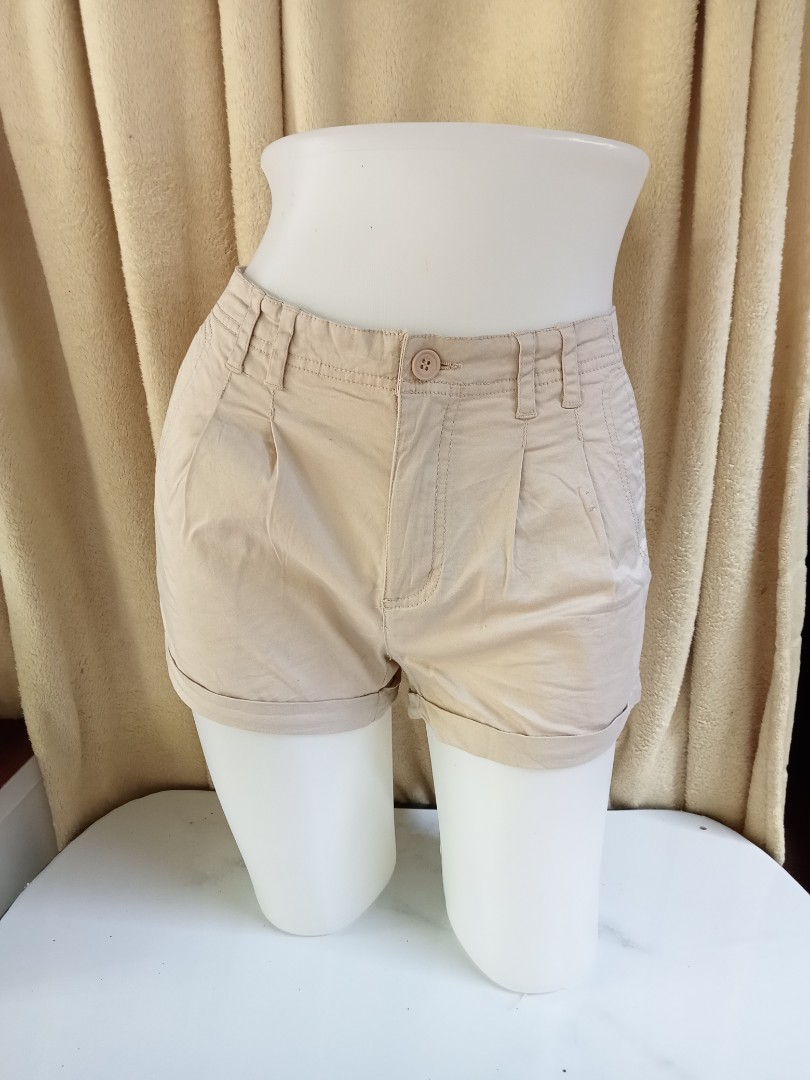 erke nude shorts, Women's Fashion, Bottoms, Shorts on Carousell
