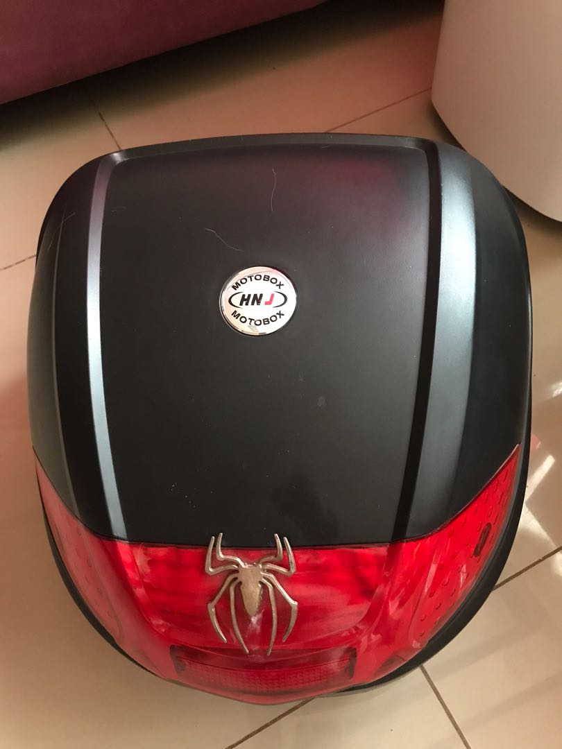 Honda click 125i Raven bracket and HnJ givibox, Motorbikes, Motorbike ...