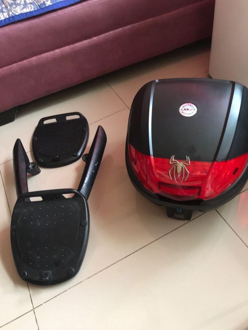Honda click 125i Raven bracket and HnJ givibox, Motorbikes, Motorbike ...