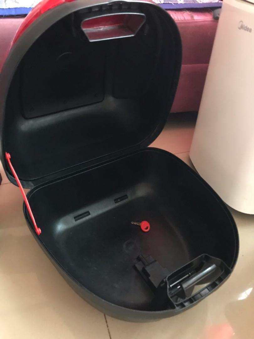 Honda click 125i Raven bracket and HnJ givibox, Motorbikes, Motorbike ...