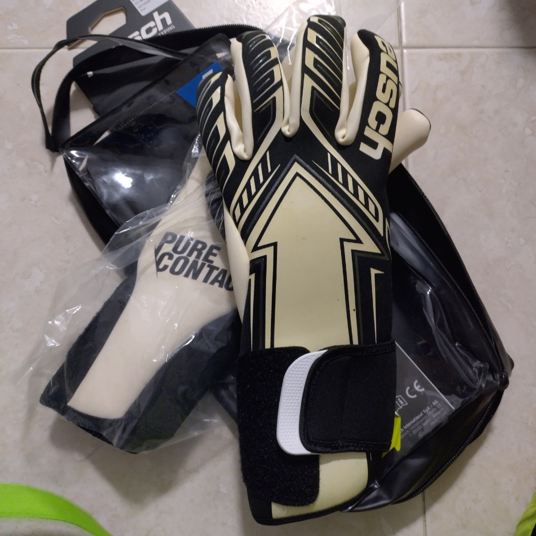 Reusch Arrow Goalkeeper gloves, Sports Equipment, Other Sports ...