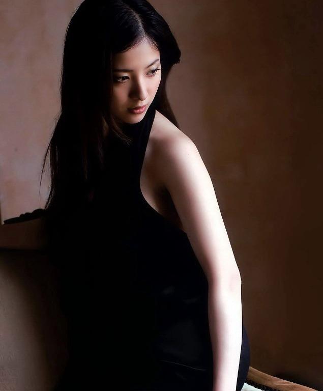 絕版吉高由里子寫真集《吉高由里子》，2008年日本集英社出版，保存良好，十分新淨。 興趣及遊戲 書本 And 文具 雜誌及其他