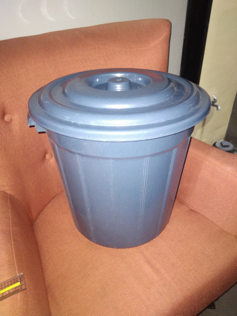 Balde / Utility Pail with Cover, Furniture & Home Living, Bathroom ...