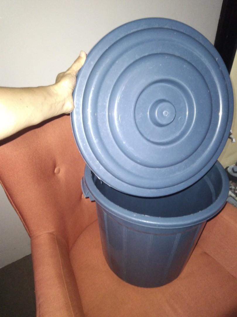 Balde / Utility Pail with Cover, Furniture & Home Living, Bathroom ...