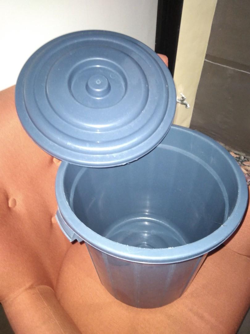 Balde / Utility Pail with Cover, Furniture & Home Living, Bathroom ...