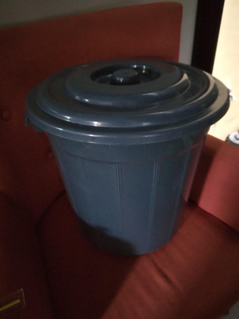 Balde / Utility Pail with Cover, Furniture & Home Living, Bathroom ...