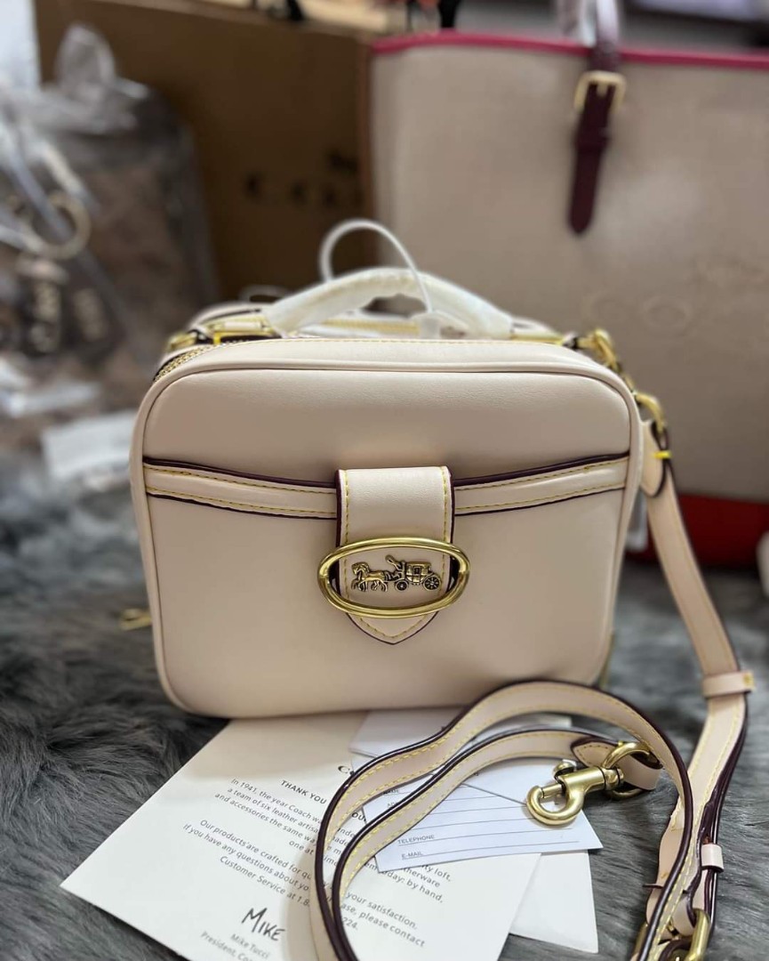 Coach Riley Lunchbox in Plain White, Women's Fashion, Bags & Wallets ...