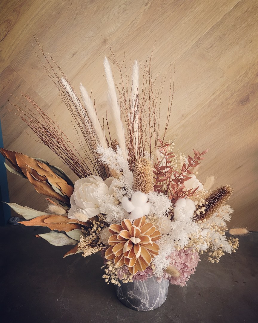 Dried flower arrangement, Hobbies & Toys, Stationery & Craft, Flowers ...
