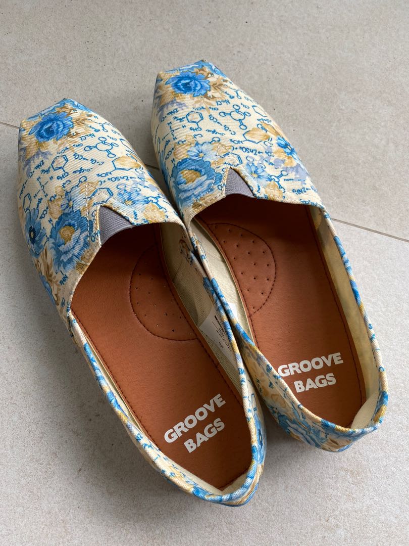 Groove Bags Slip Ons (Women), Women's Fashion, Footwear, Flats on Carousell
