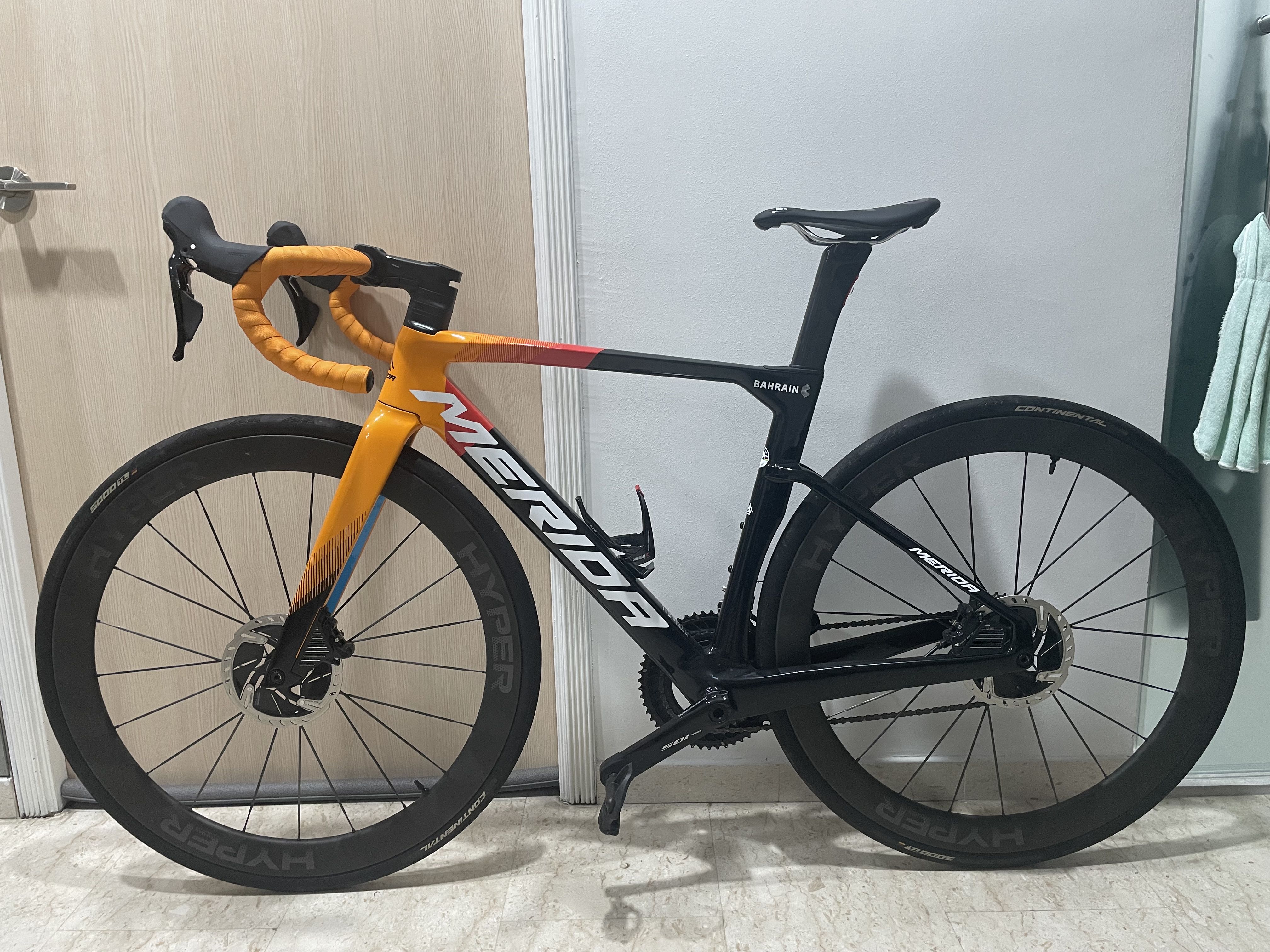 Merida reacto 4000 XXS (47) team bahrain colour with HyperWheels ...