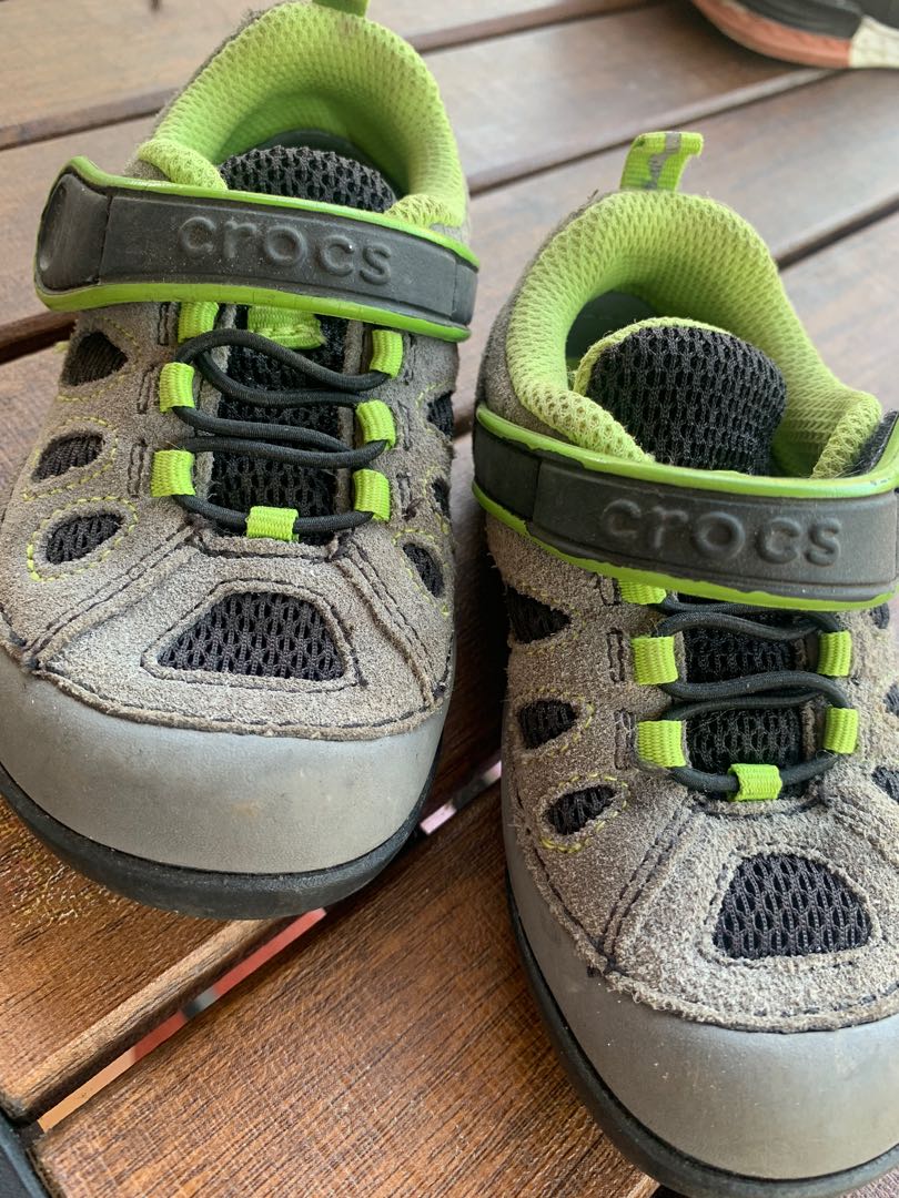 Sepatu anak cowok, CROCS anak usia 2-4 tahun, Bayi & Anak, Baju Anak ...
