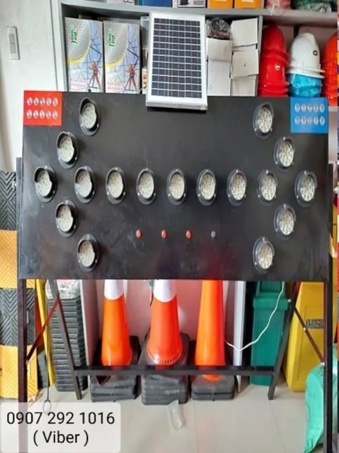 Solar light Arrow board 23, Commercial & Industrial, Construction ...