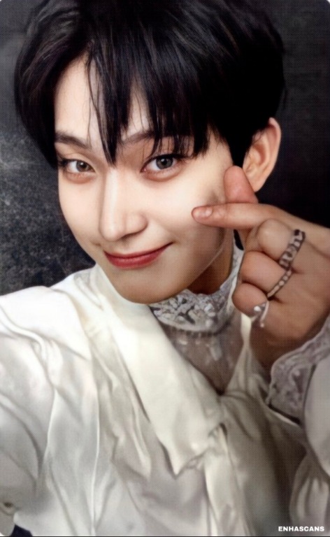 Sunoo Enhypen Senkou Solo Jacket w/ PC (finger heart), Hobbies & Toys ...