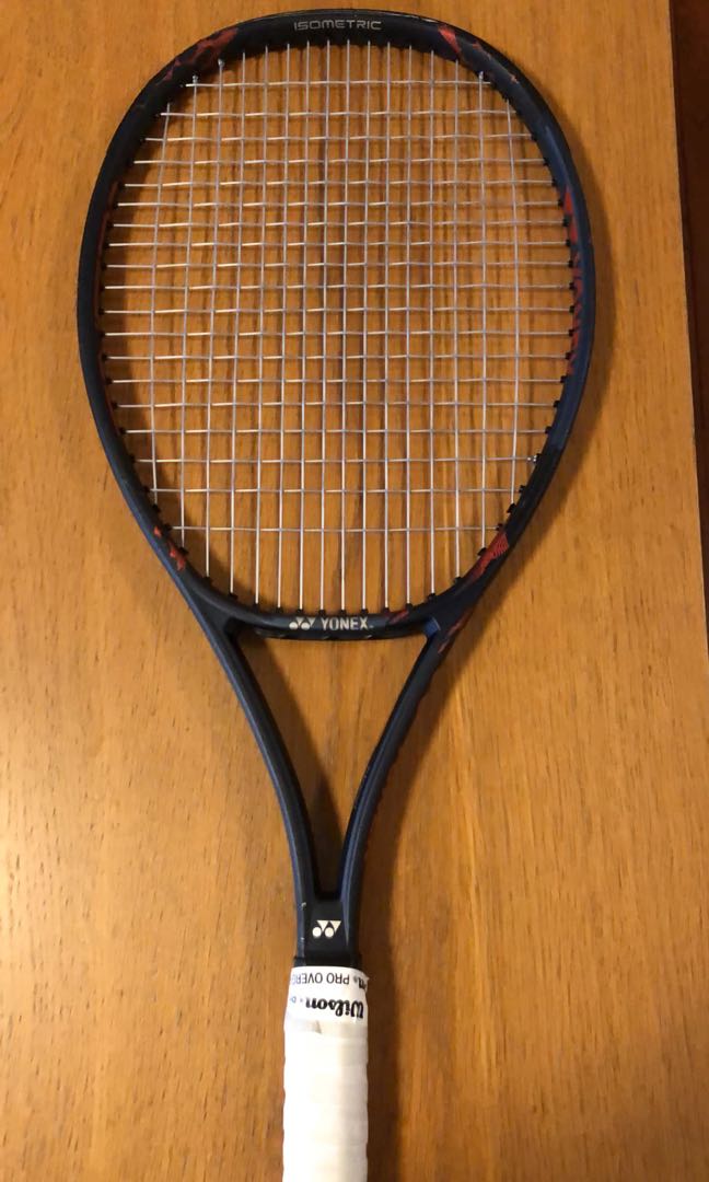 Yonex (VCORE pro 98 - 330 grams), 運動產品, 運動與體育, 運動與體育 - 球拍和球類運動 - Carousell