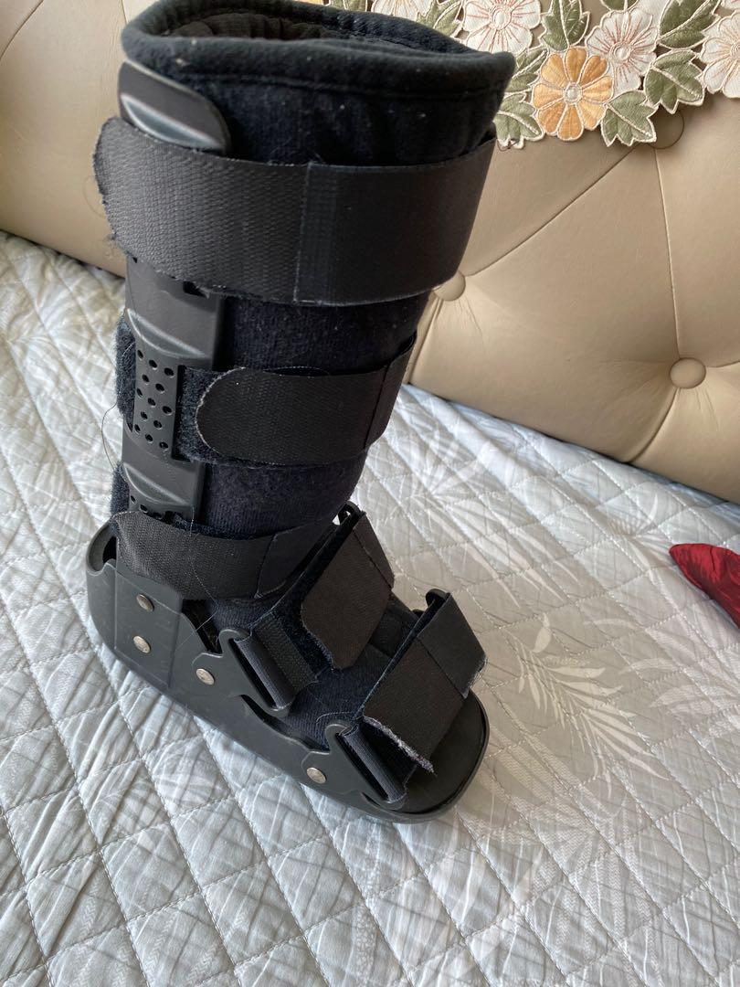Aircast boot, Health & Nutrition, Braces, Support & Protection on Carousell
