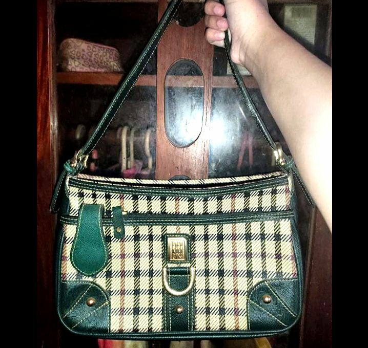 DAKS BAG, Women's Fashion, Bags & Wallets, Shoulder Bags on Carousell