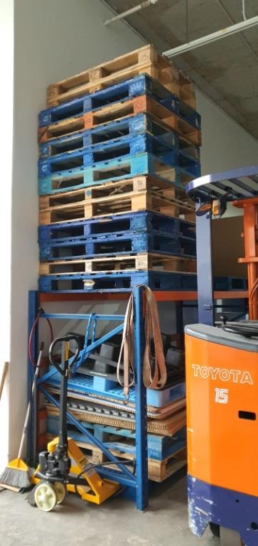 Free Wooden Pallets Yishun Win 5, Free Items on Carousell