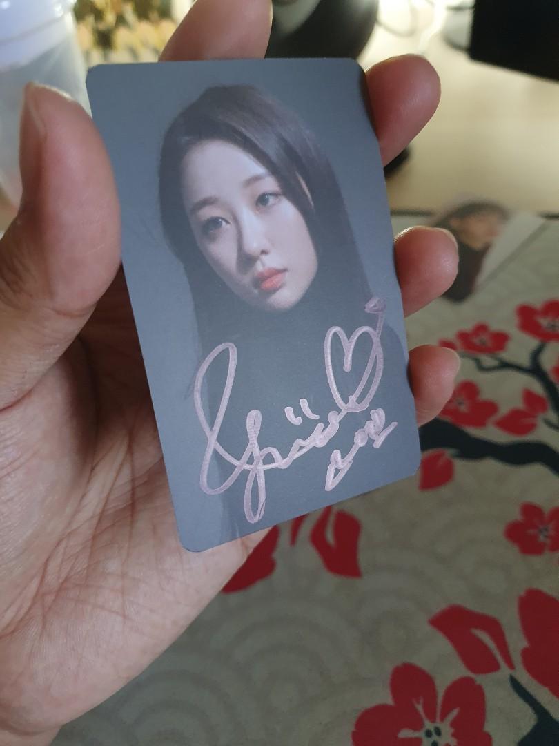 LOONA YVES Loonaverse 2019 signed photocard, Hobbies & Toys, Memorabilia & Collectibles, K-Wave ...
